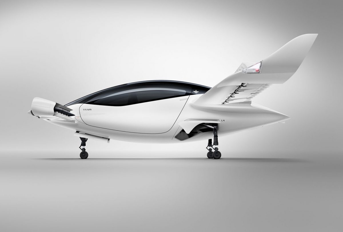 German engineers complete the first test flight of all-electric Lilium ...