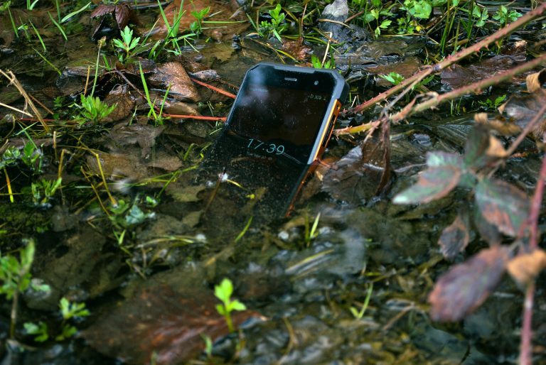 Phone Wet And Won’t Turn On? Here’s How To Deal With Water Damage ...