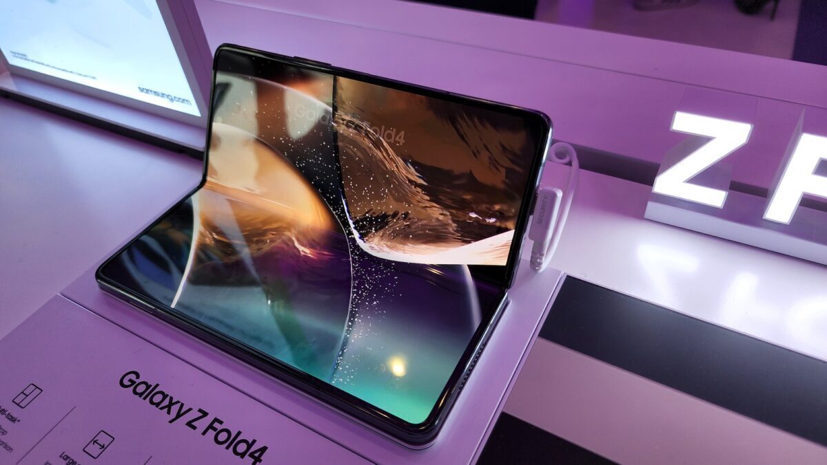 Know When To Fold 'em? - Our First Look At Samsung's Galaxy Fold 4 ...