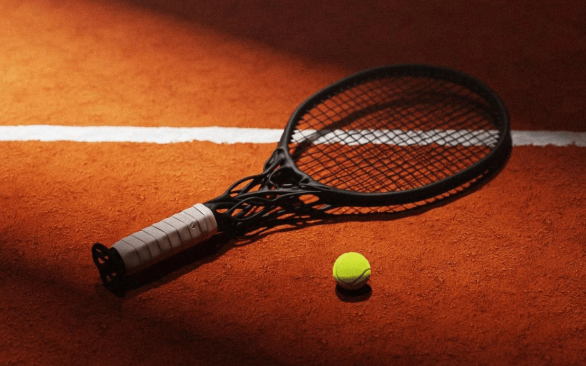 AI Designs A Futuristic Tennis Racket With A Twisted Neck - Stuff South ...