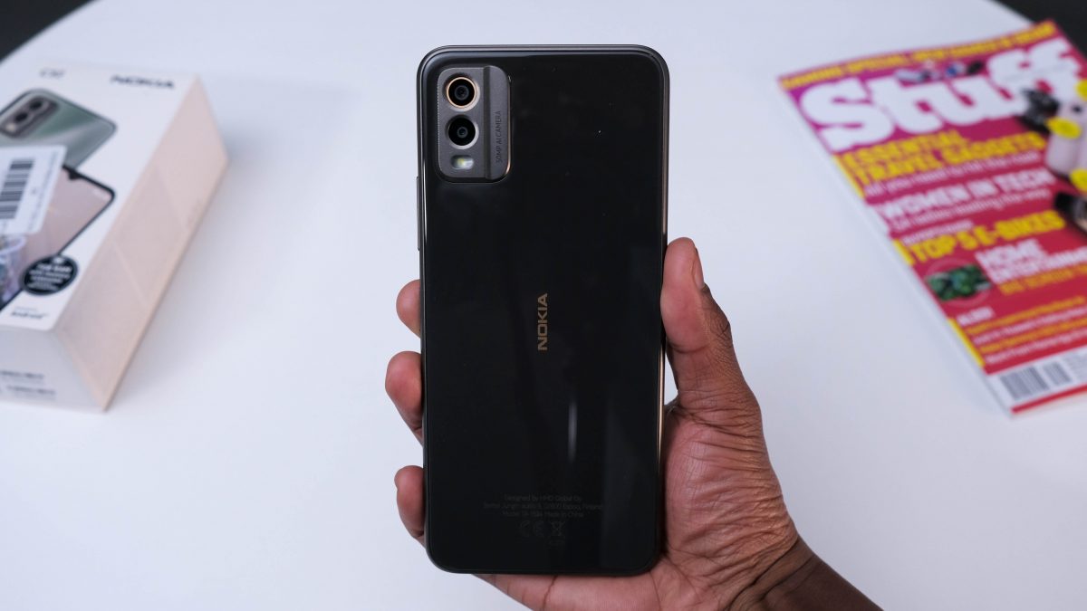 Nokia C32 Review - Slow And Steady - Stuff South Africa