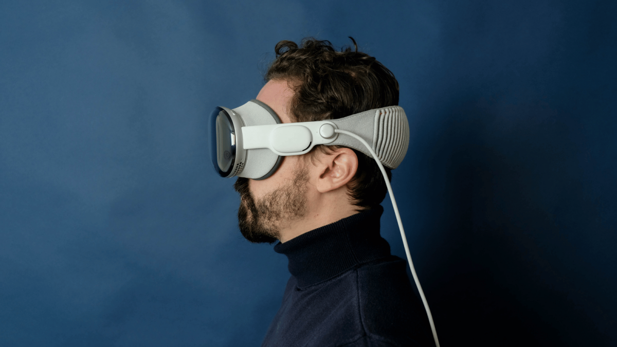 We tried the Apple Vision Pro and you should too (as long as you don't ...