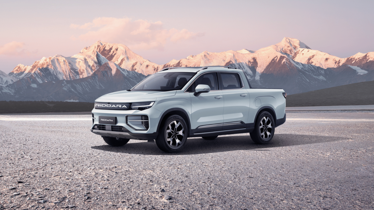 Geely Dips Its Toes Back Into The SA Pond With The Riddara RD6 Fully ...