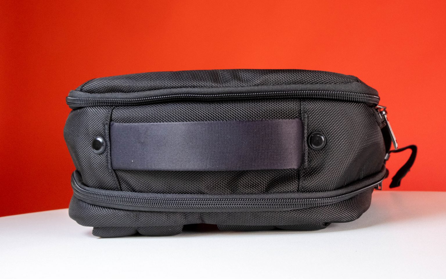 Everki Studio Eco 15in backpack review - Expansion and contraction ...