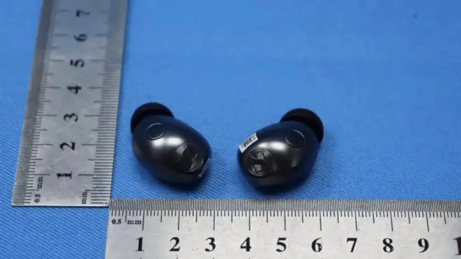 Sennheiser Momentum 5 leak makes imminent launch plausible - Stuff ...